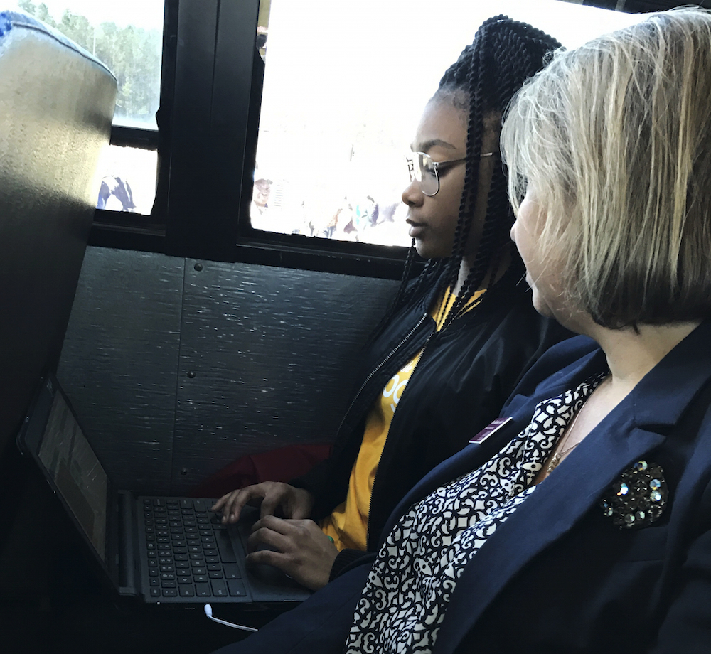 Google helps students go online | NTD