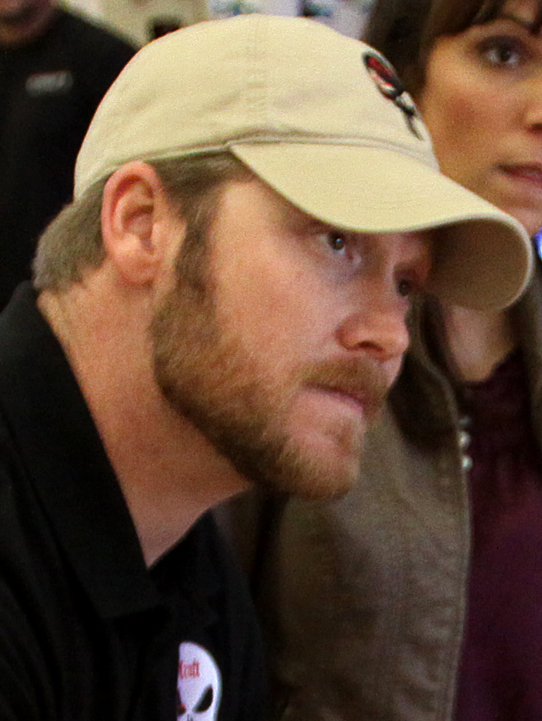 Widow of 'American Sniper' Chris Kyle Issues Challenge to NFL | NTD