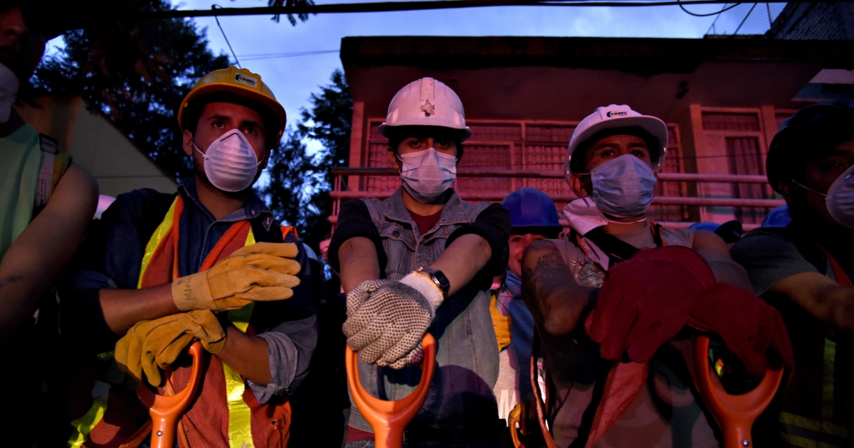 The Volunteer Wave Rushing Through Mexico City’s Rubble | NTD