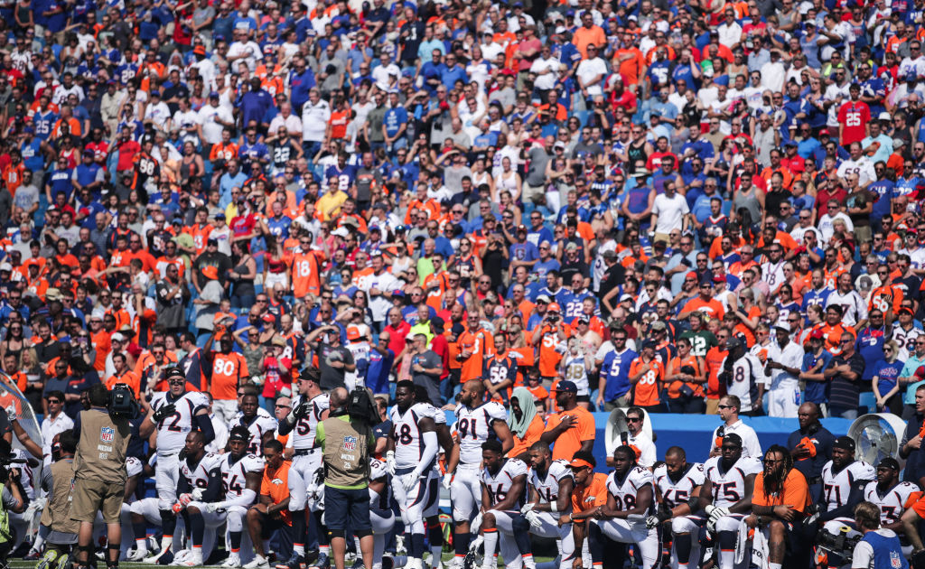 Survey: 30 Percent of NFL Fans Are Watching Fewer Games | NTD