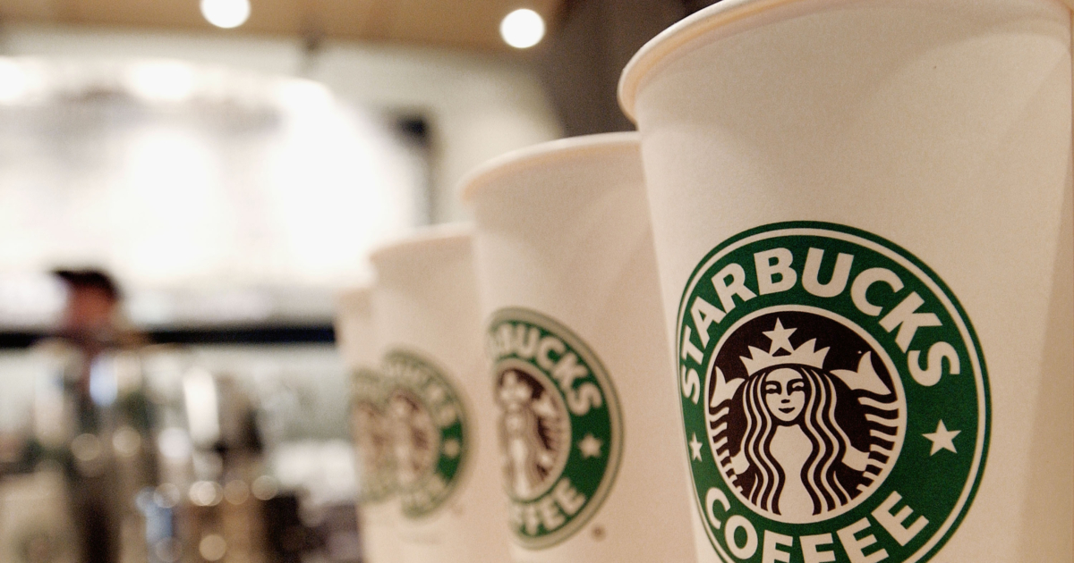 Starbucks Apologizes After Employee Asks Police Officers to Leave Store | NTD