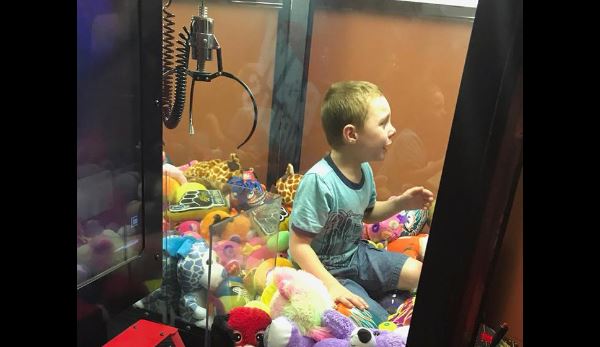 Florida Boy Needs Rescued After Getting Trapped Inside Arcade Claw ...
