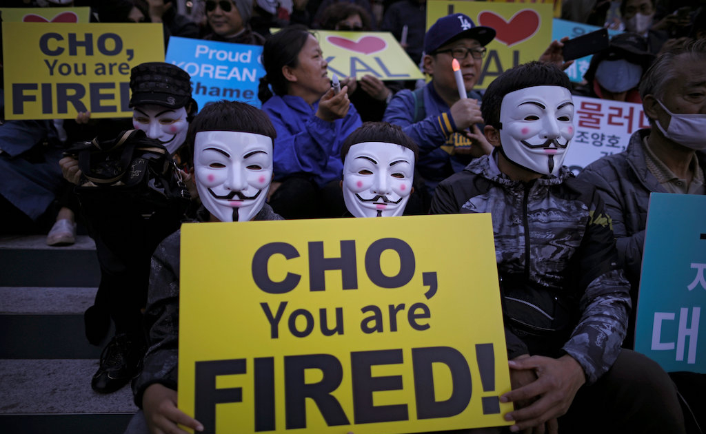 Korean Air Staff Protest Against ‘Nut Rage’ Family | NTD