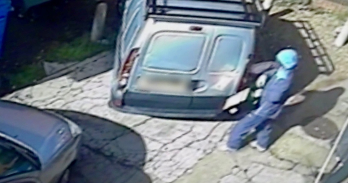 CCTV Footage Shows Armed Robber Wearing Laughable Disguise | NTD