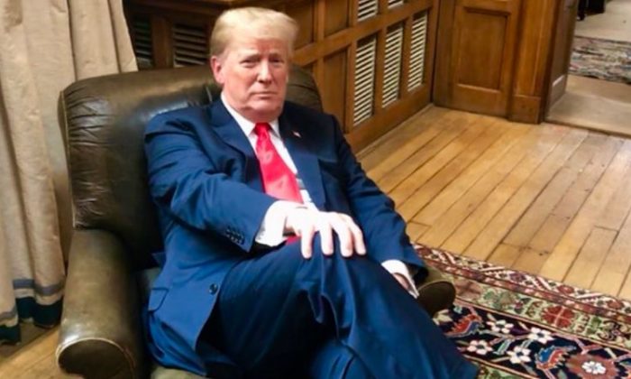 Photo: President Trump Sits in Winston Churchill's Chair | NTD