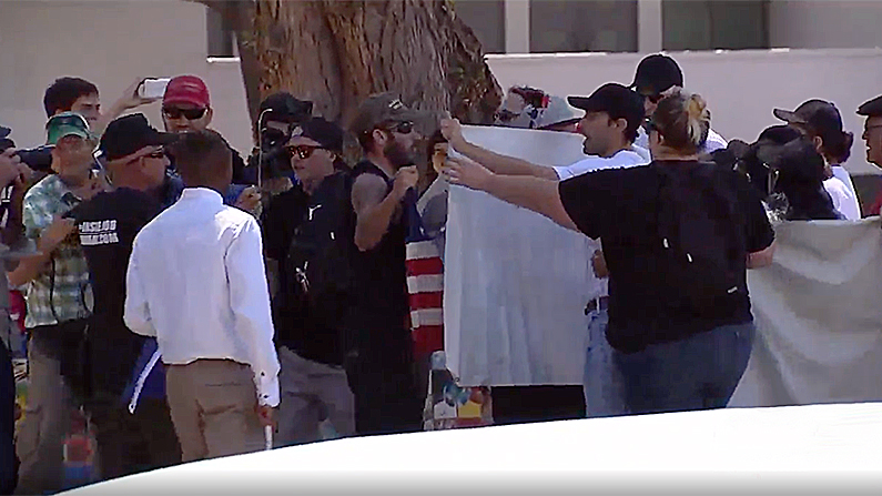 Police Arrest 20 at Clashing Protests | NTD