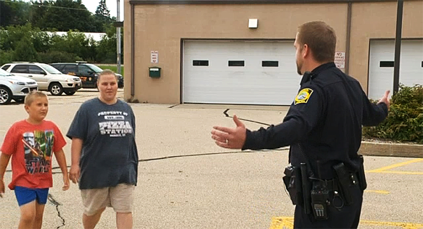 Officer, Three Others Pull Child From Culvert | NTD