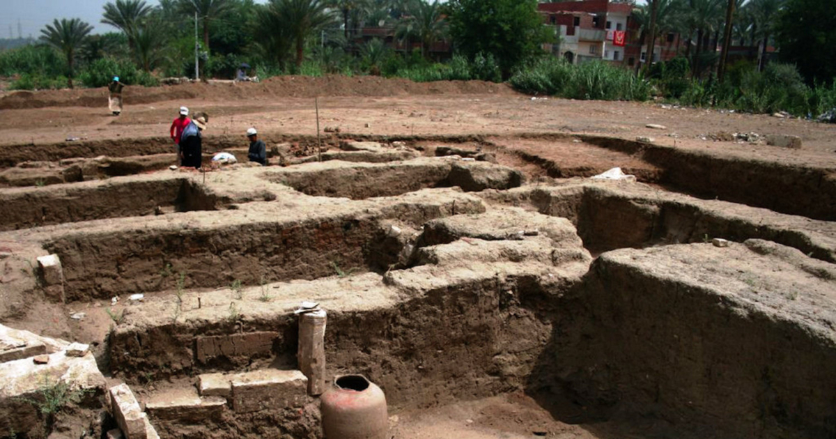 Archaeologists Discover ‘Massive’ Ancient Building in Egypt | NTD