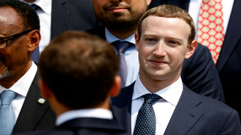 Facebook Shareholders Back Proposal to Remove Zuckerberg as Chairman | NTD