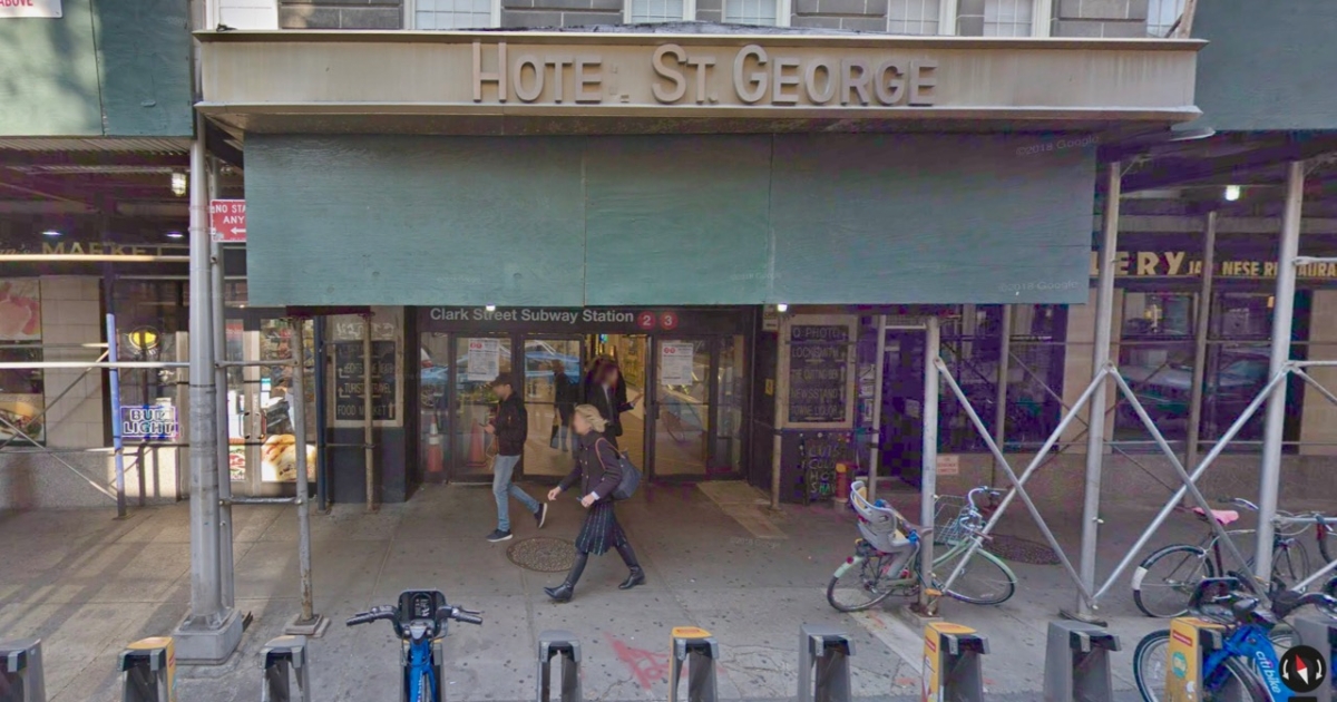 Customers Trapped in New York City Subway Elevator Didn’t Know Help Was ...