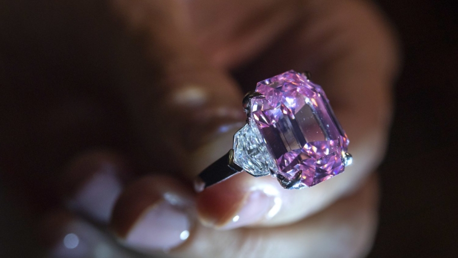 Pink Diamond Sells for More Than $50M, Setting World Record | NTD
