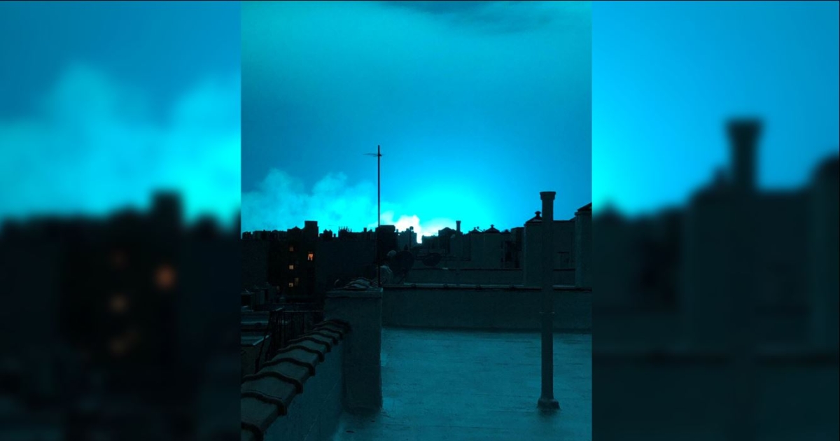 Bright Light in NYC Mystifies New Yorkers After Transformer Fire | NTD