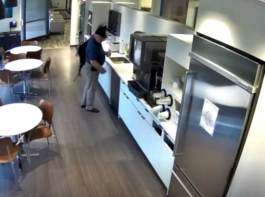 Footage Shows Man's Fake Fall for Insurance Money | NTD