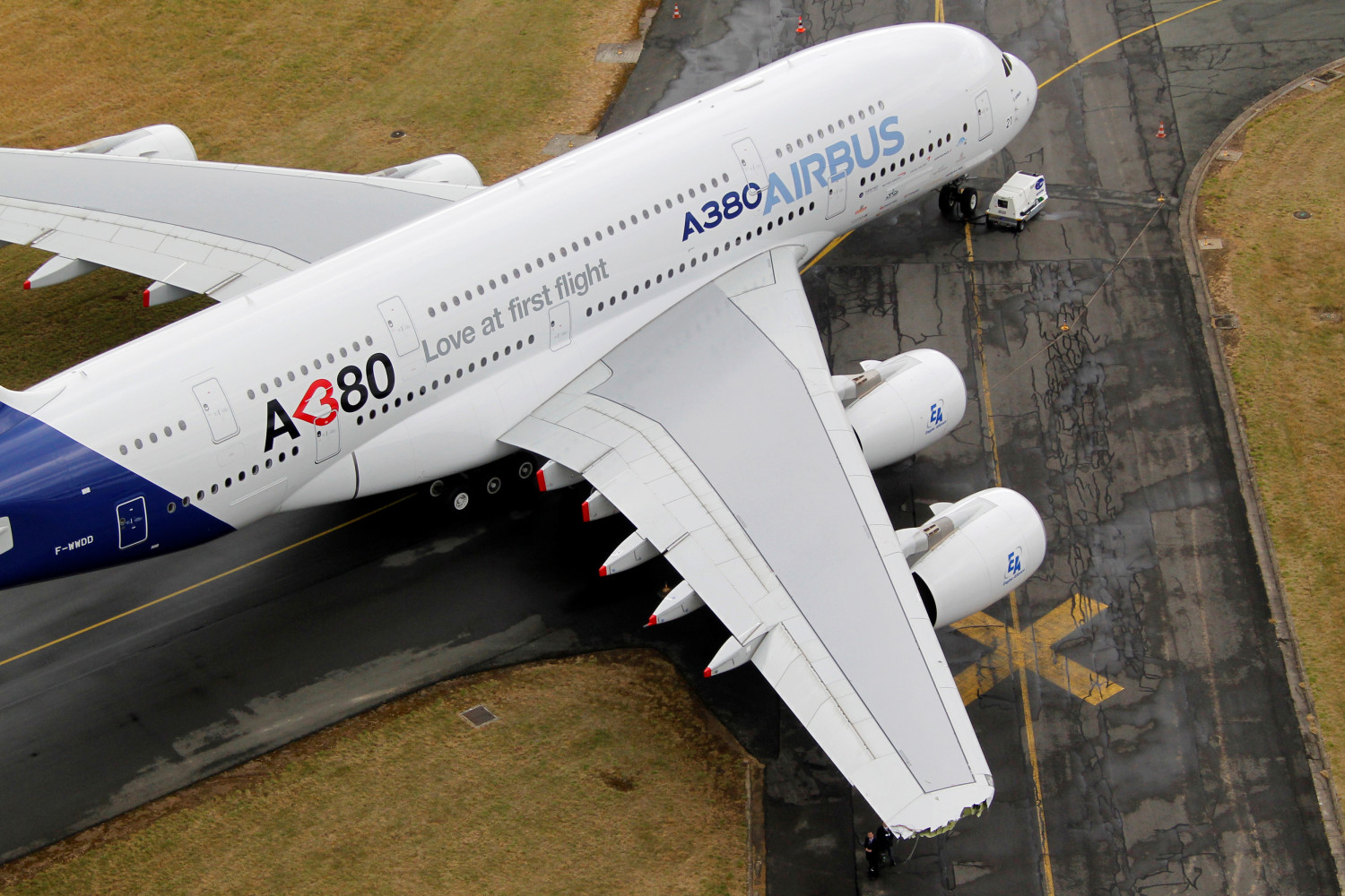 Airbus Abandons Iconic A380 Superjumbo as Sales Slump | NTD