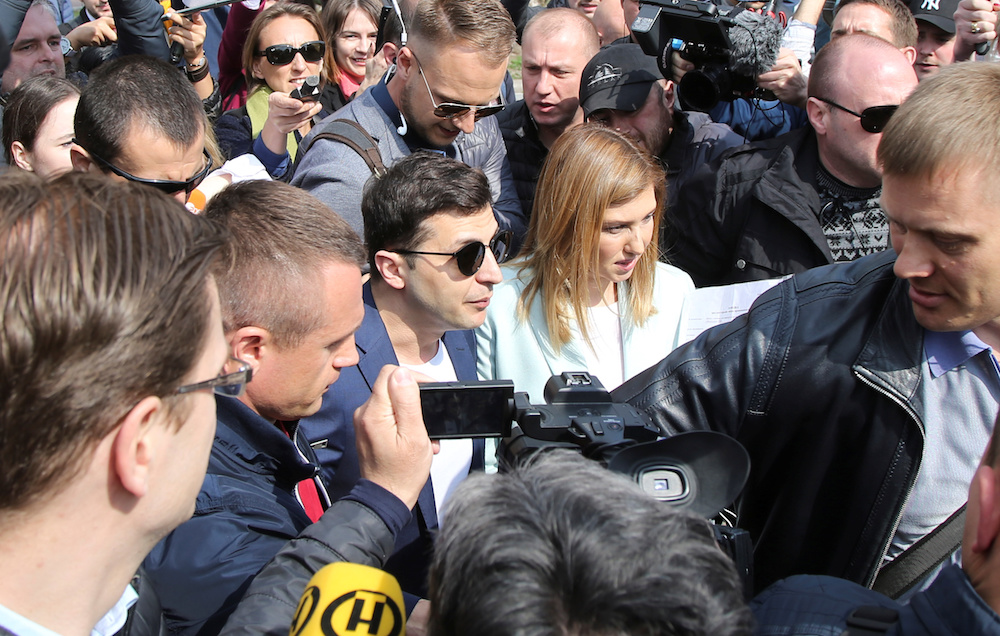 Comedian Zelenskiy Wins Ukrainian Presidential Race by Landslide | NTD