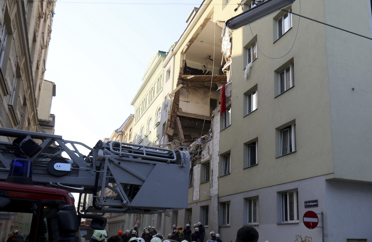 Building Explosion in Austrian Capital Leaves 12 Injured | NTD