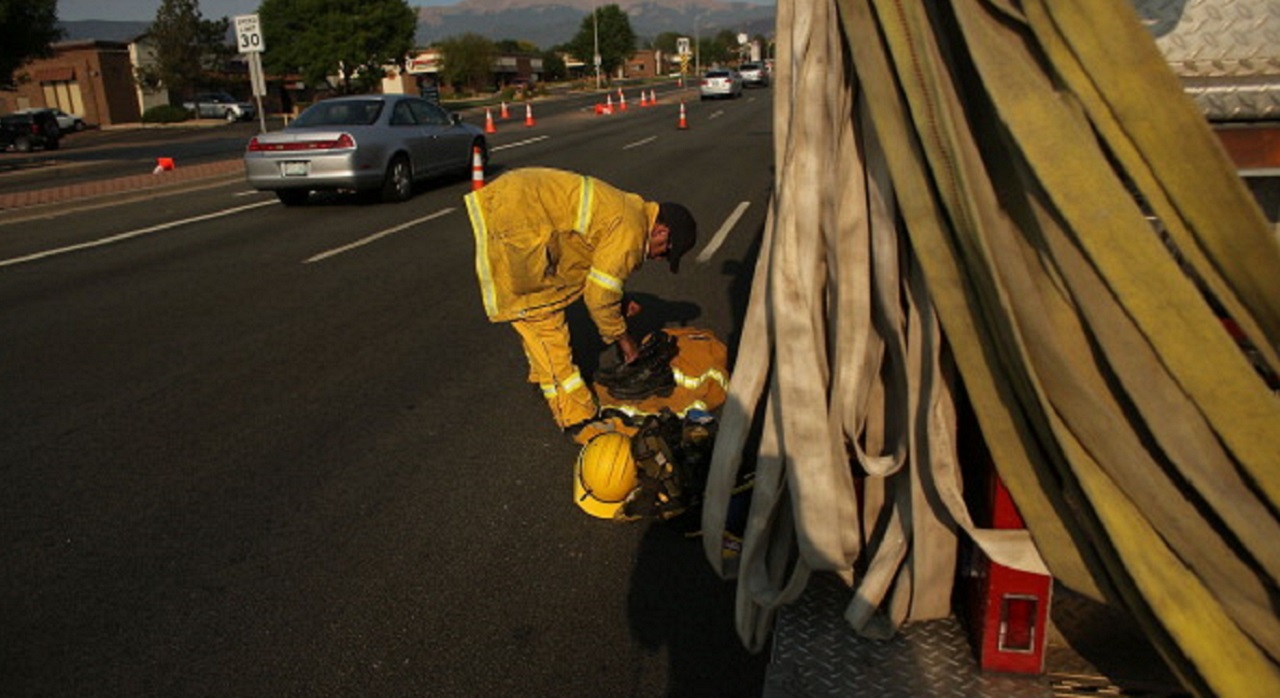 Firefighter Uses YouTube Duck Calls to Rescue Ducklings | NTD