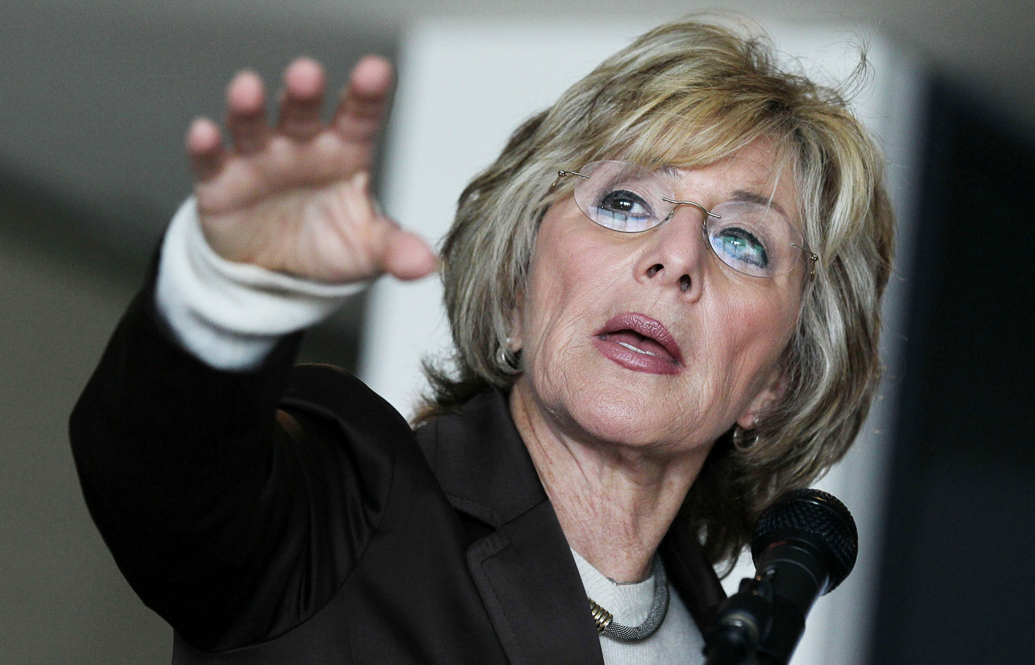 Former Longtime California Senator Assaulted, Robbed in Oakland | NTD