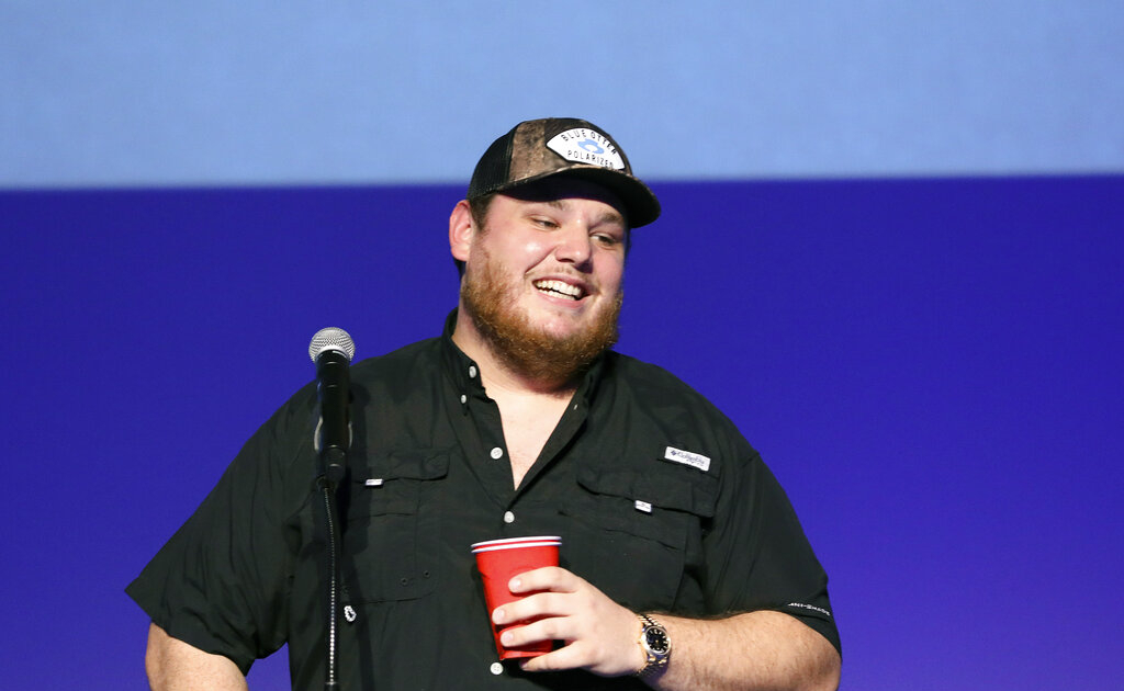 Luke Combs Adds Grand Ole Opry Member to List of Accolades | NTD