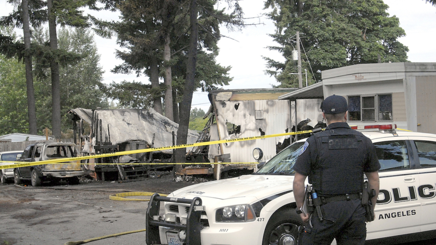 Woman, 3 Children Dead in Mobile Home Fire, Suspect Found Hours Later | NTD