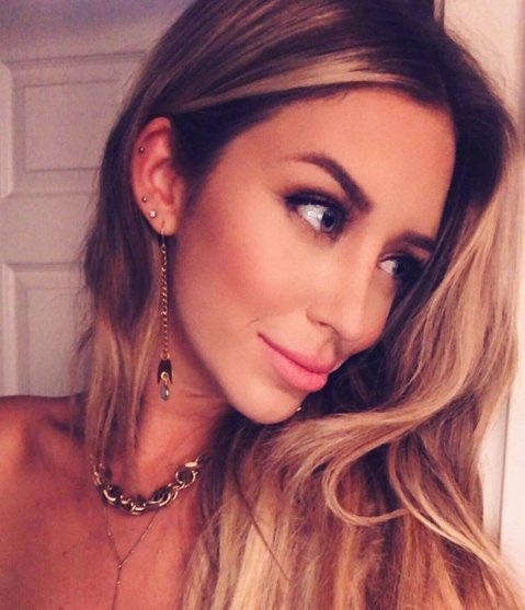 Kylie Rae Harris, Country Singer, Dies in Car Accident | NTD