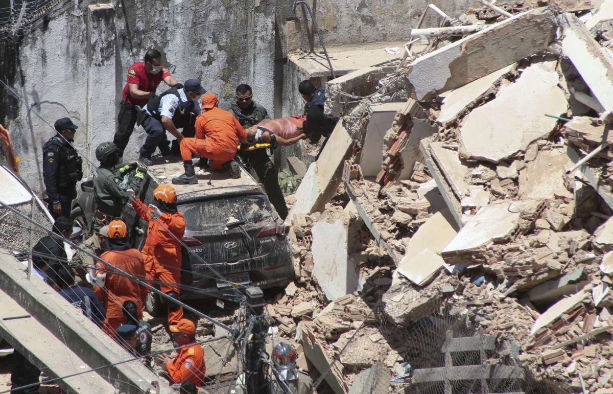 7-story Building Collapses in Brazil; 1 Dead, Others Trapped | NTD