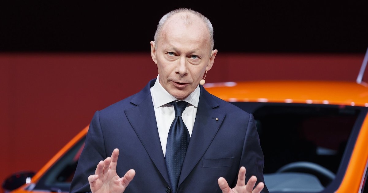 Renault Ousts CEO to ‘Breathe New Life’ Into Nissan Alliance | NTD