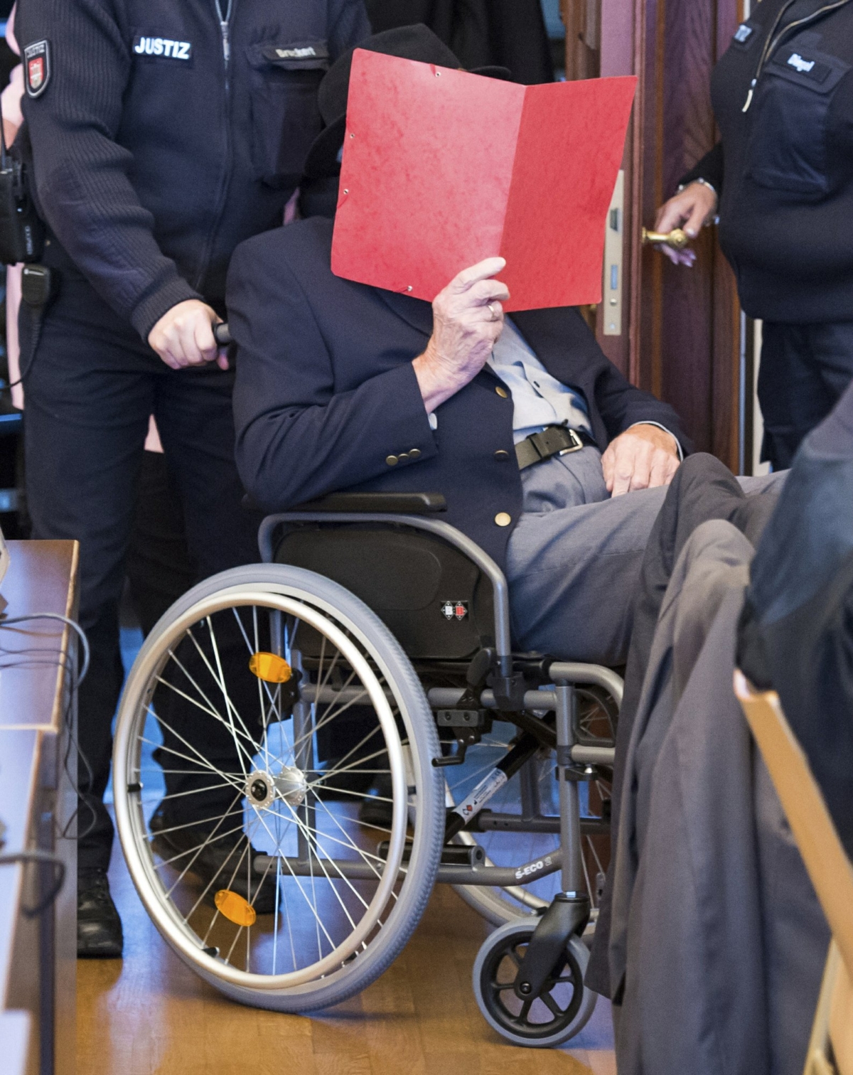 Former Nazi SS Guard, 93, Goes on Trial in Hamburg | NTD