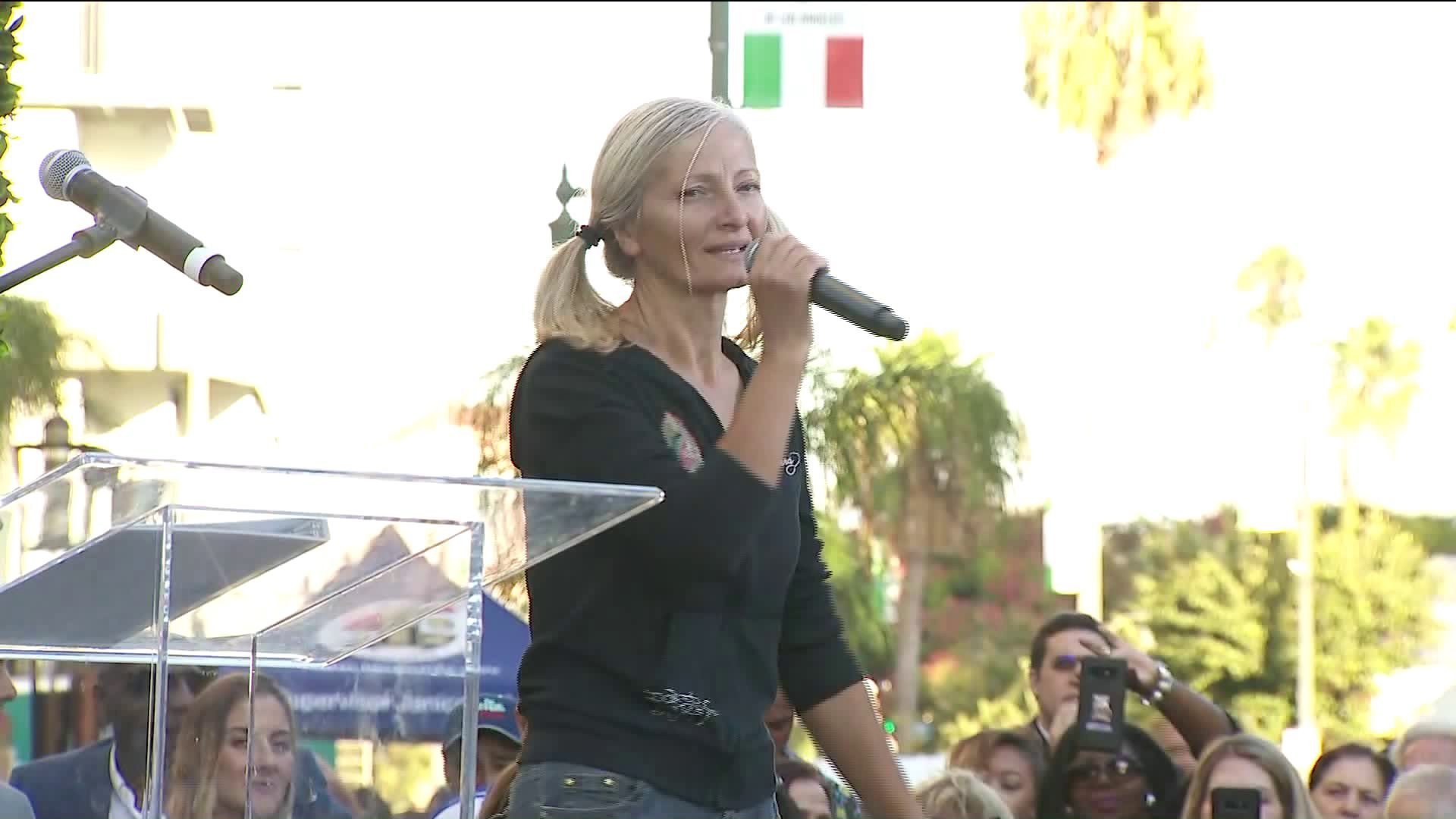 Homeless Subway Opera Singer Performs in Public After Going Viral | NTD