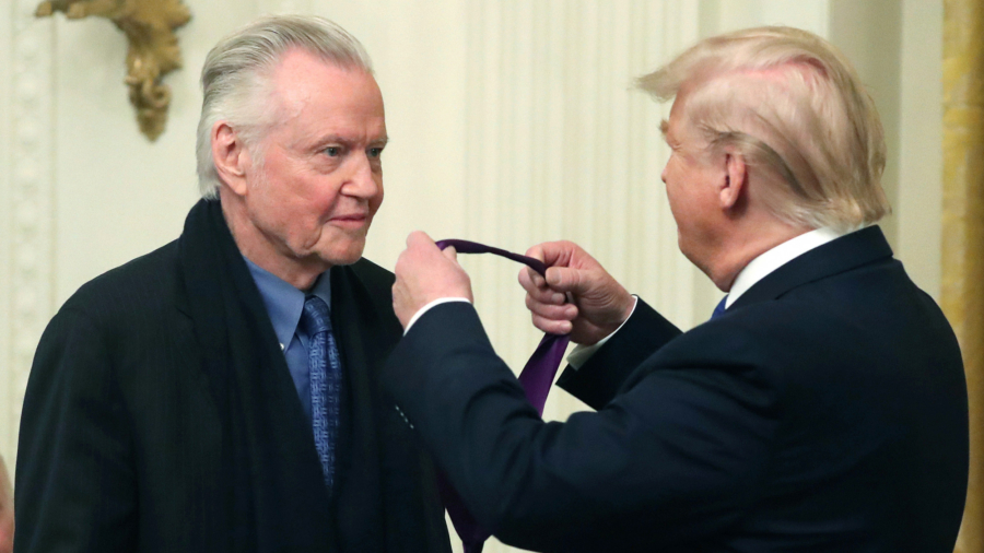 Trump Awards Medals to Jon Voight, Alison Krauss and Others | NTD