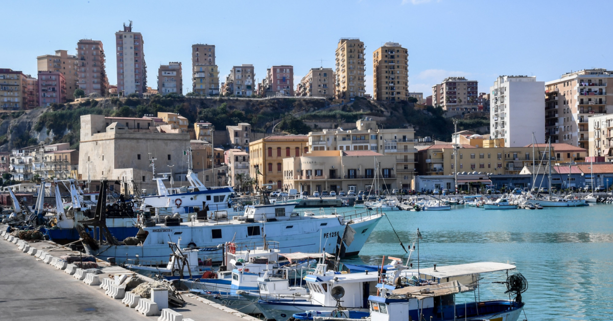 Italian Town of Cammarata Offers Free Houses to Lure New Residents | NTD