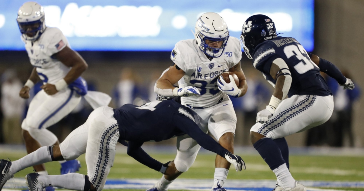 Air Force Senior Relishes Dad in Stands After Prison Release | NTD