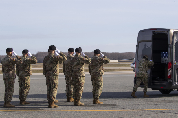 Remains of US Soldier Killed in Afghanistan Returned to US | NTD