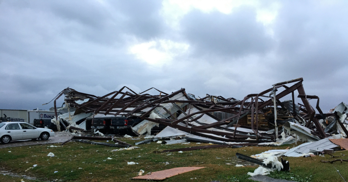 Louisiana: Apparent Twister Destroys Buildings, 1 Dead | NTD