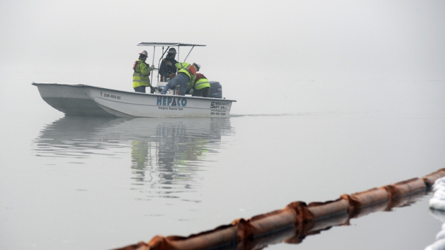 Coroner: 4 of 8 Boat Dock Fire Victims Were Children | NTD