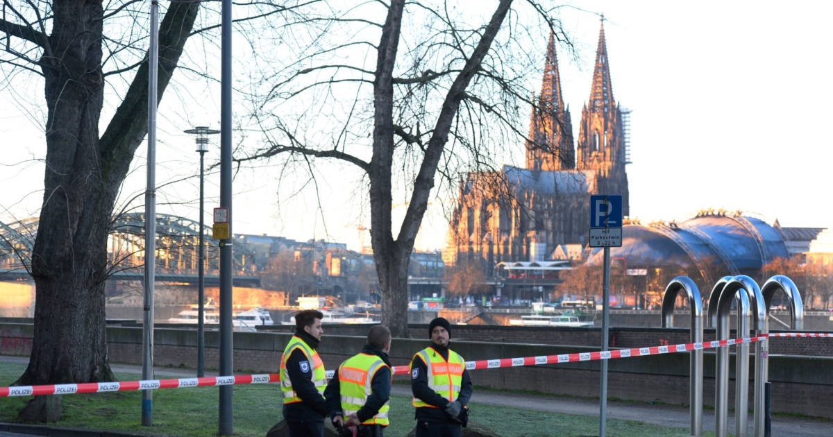 Experts Defuse World War II Bomb in German City of Cologne | NTD