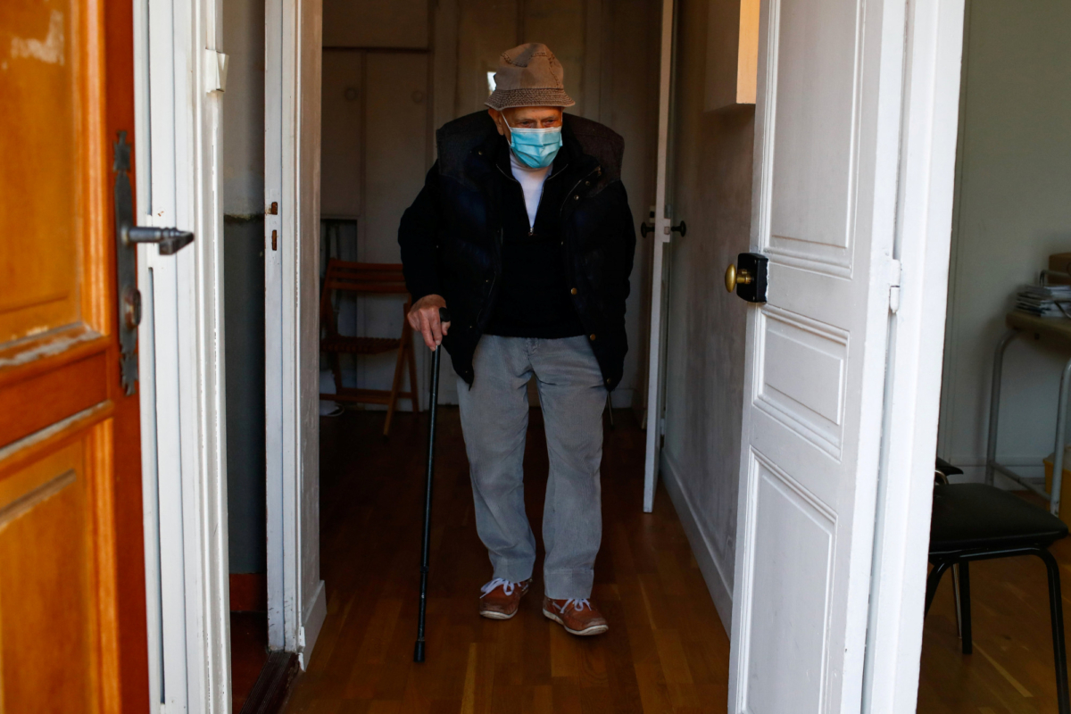 French Doctor, 98, Keeps Working Through the CCP Virus Crisis | NTD