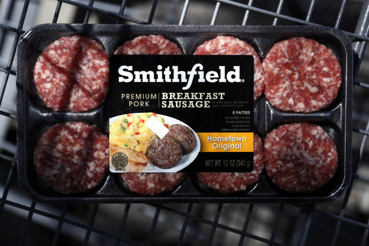 Smithfield to Close More Pork Plants Amid Infection Fears | NTD