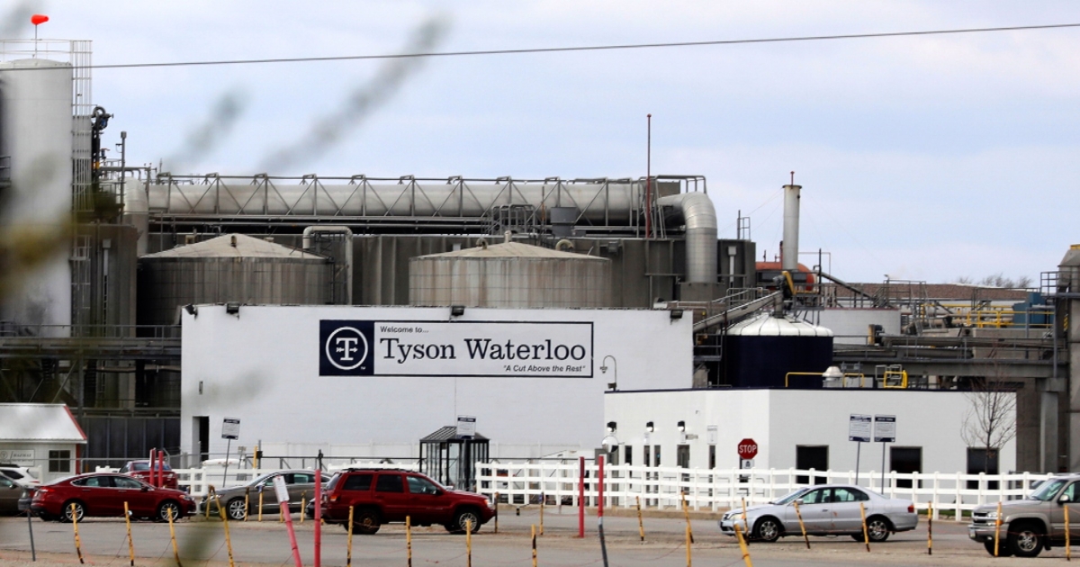 Tyson Foods to Resume Limited Production at Largest US Pork Plant | NTD