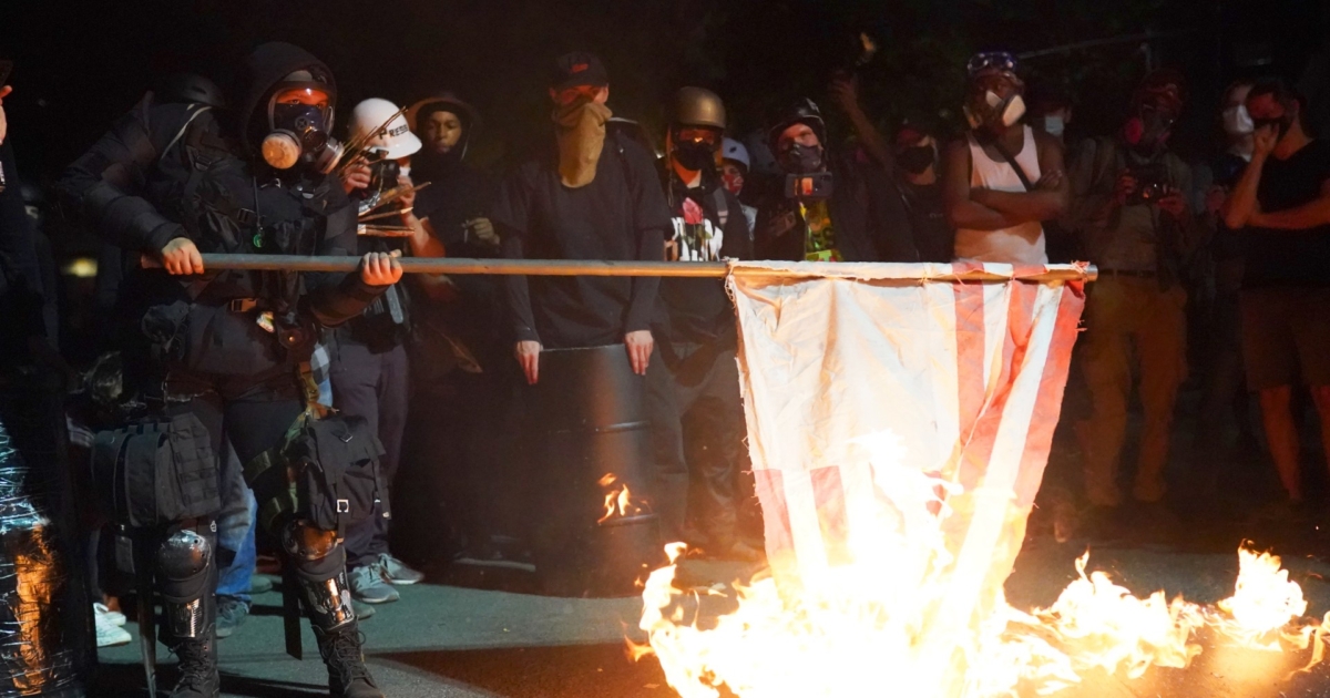 Rioters in Portland Return to Federal Courthouse to Set Fires, Launch ...