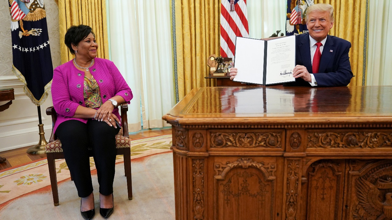Trump Pardons Alice Johnson After Her RNC Speech | NTD