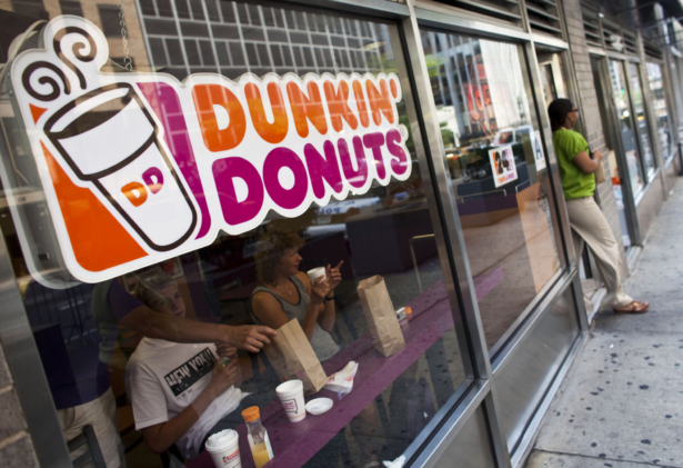 Dunkin' Kicks Off Week of Free Perks by Giving Away 1 Million Coffees | NTD