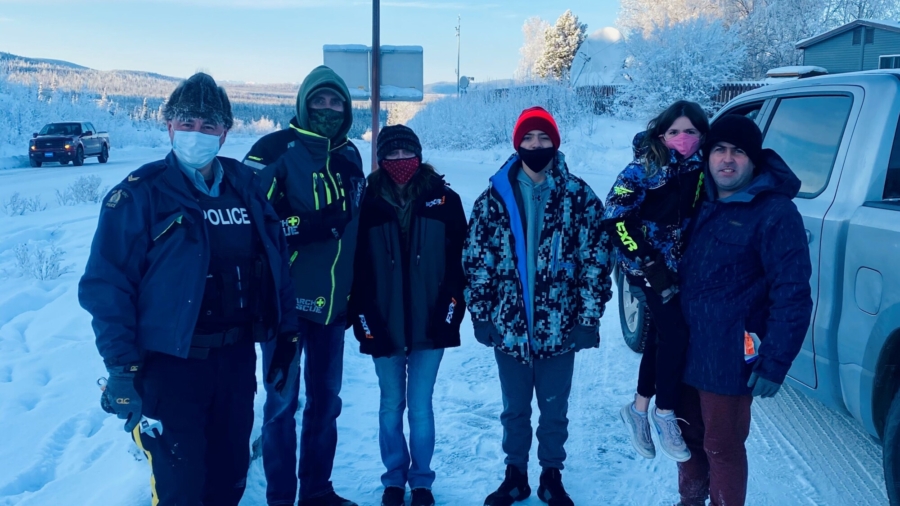 Canadian Man Drives Stranded American Family 1,000 Miles to Alaska | NTD