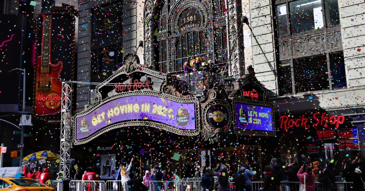Confetti Whips Through Times Square | NTD