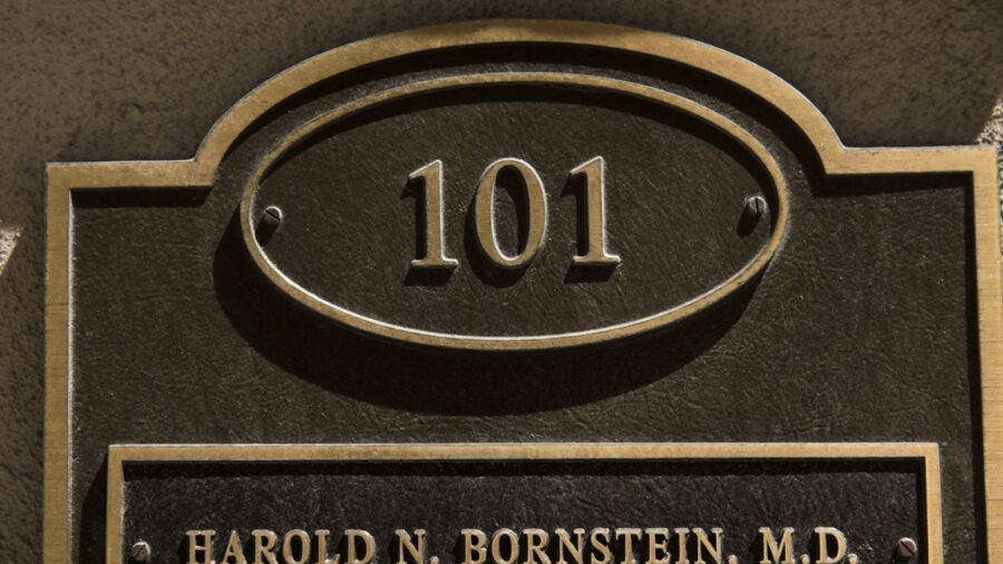 Dr. Harold Bornstein, Trump's Former Personal Physician, Dead at 73 | NTD