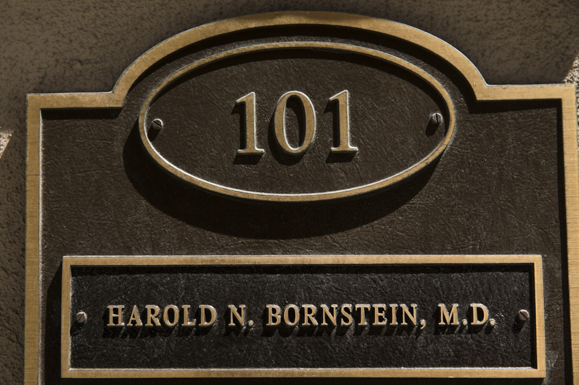 Dr. Harold Bornstein, Trump’s Former Personal Physician, Dead at 73 | NTD