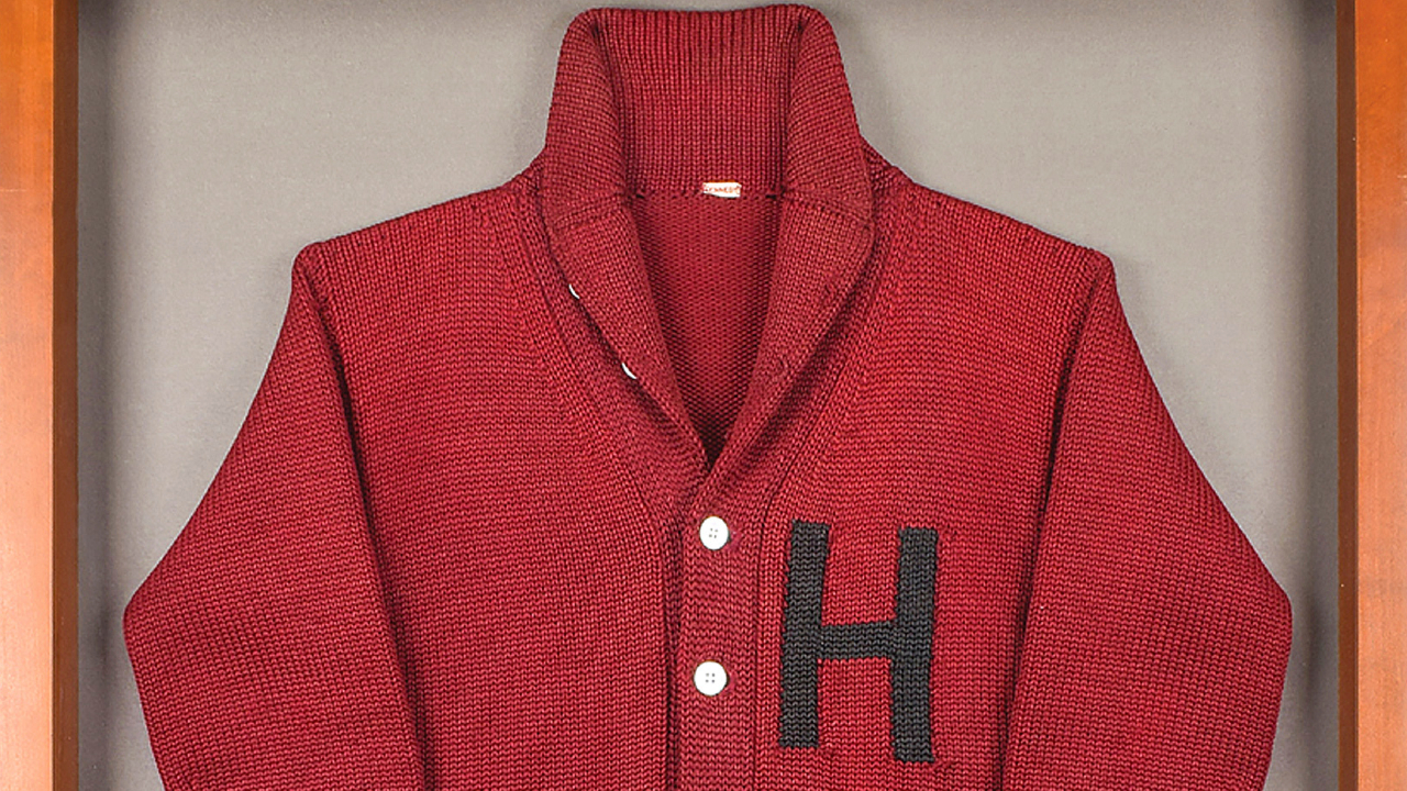 JFK’s Harvard Sweater Sold at Auction for More Than $85,000 | NTD