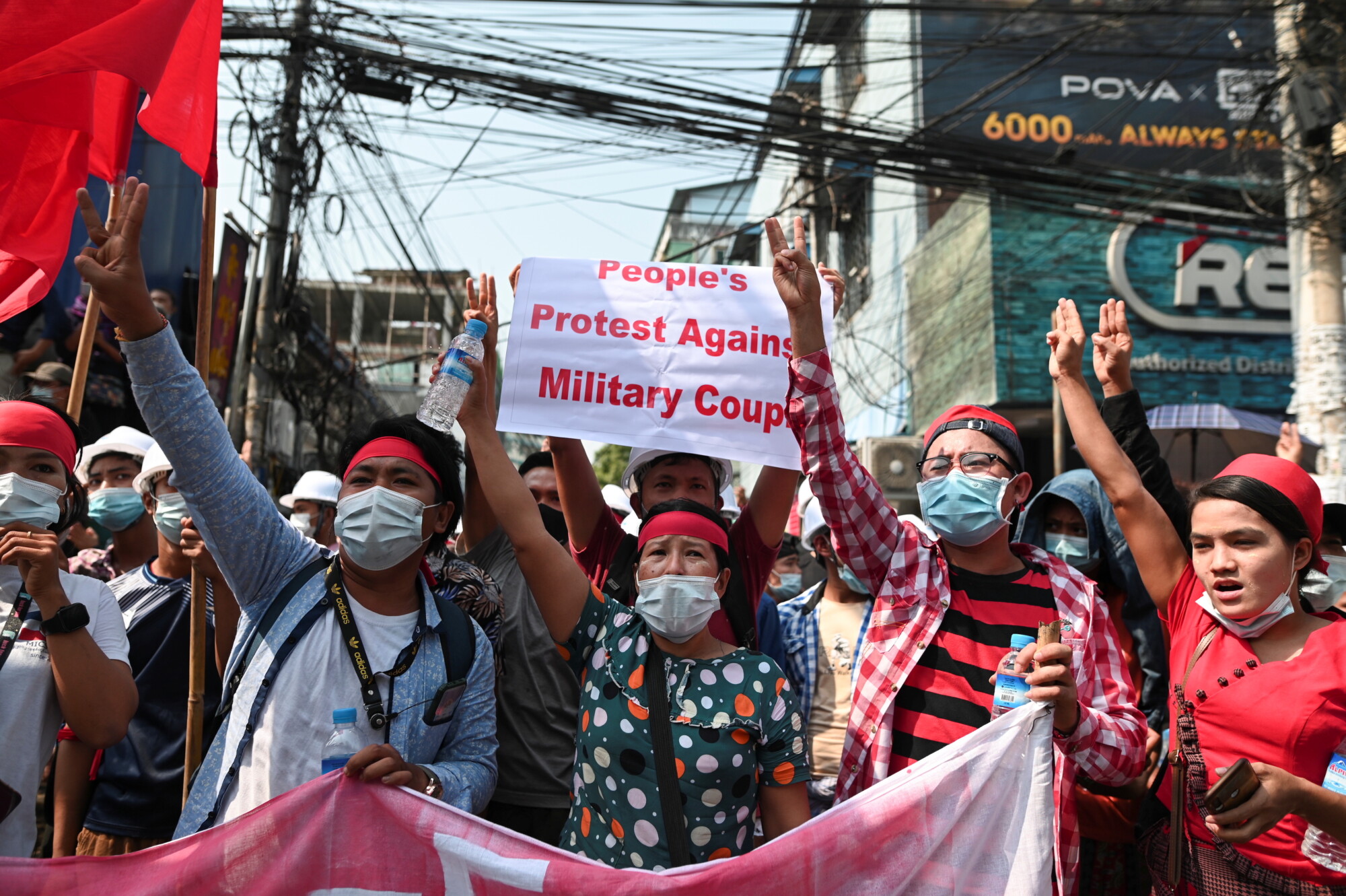 Tens of Thousands Protest Burma Coup Despite Internet Ban | NTD