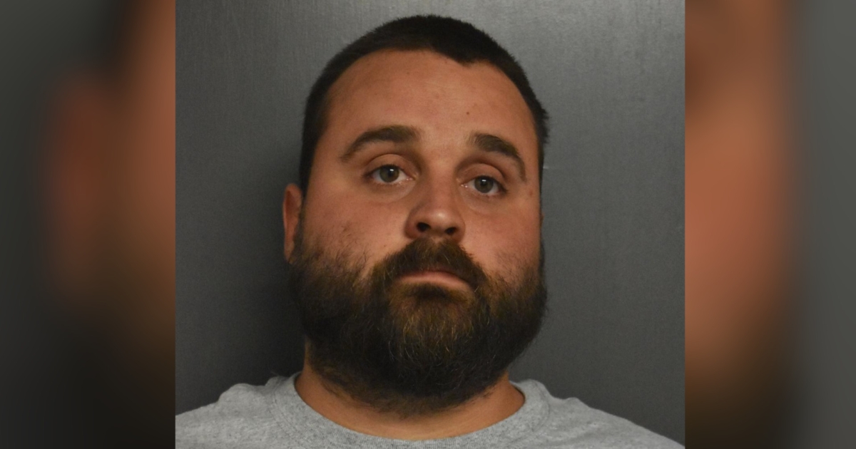 Man Seen in Video Allegedly Trying to Kidnap 11-Year-Old Girl in ...