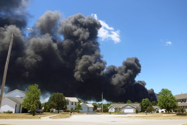 Illinois Chemical Plant Explosion, Fires Prompt Evacuations | NTD